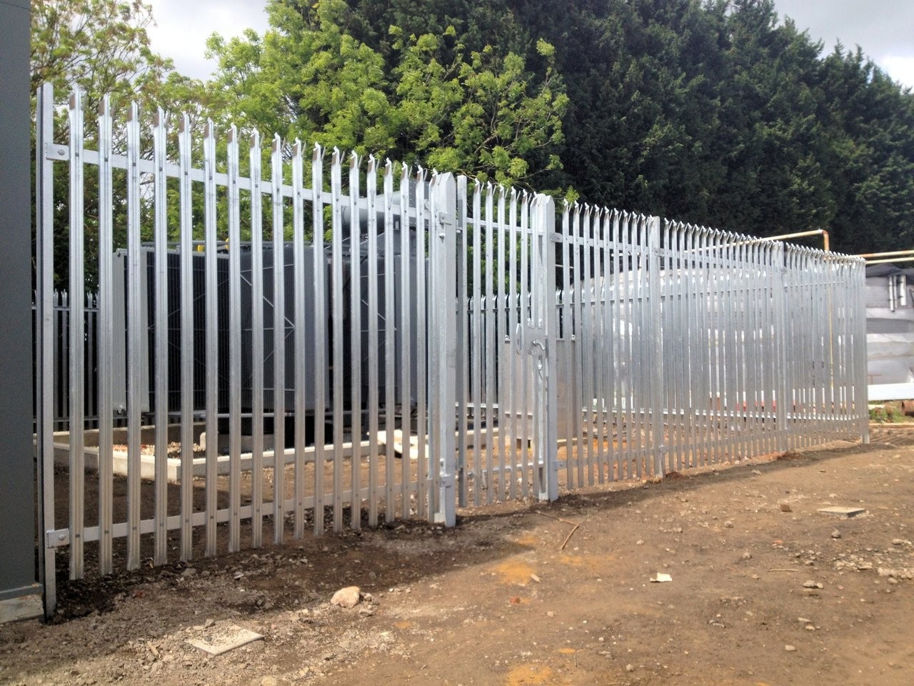 A Complete Security Fencing Review - SafeSite Facilities