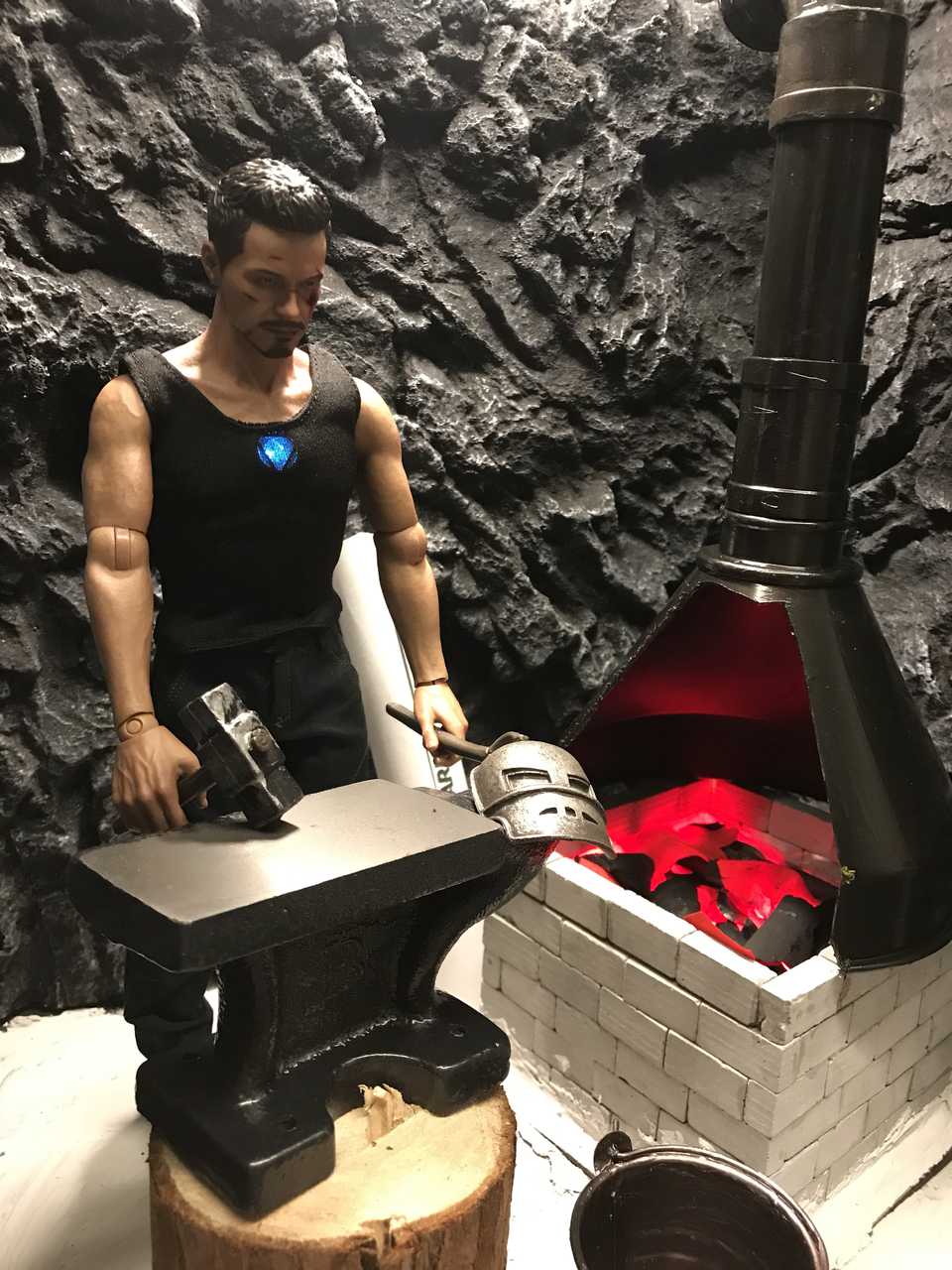 Iron Man Making His Armor | Figround