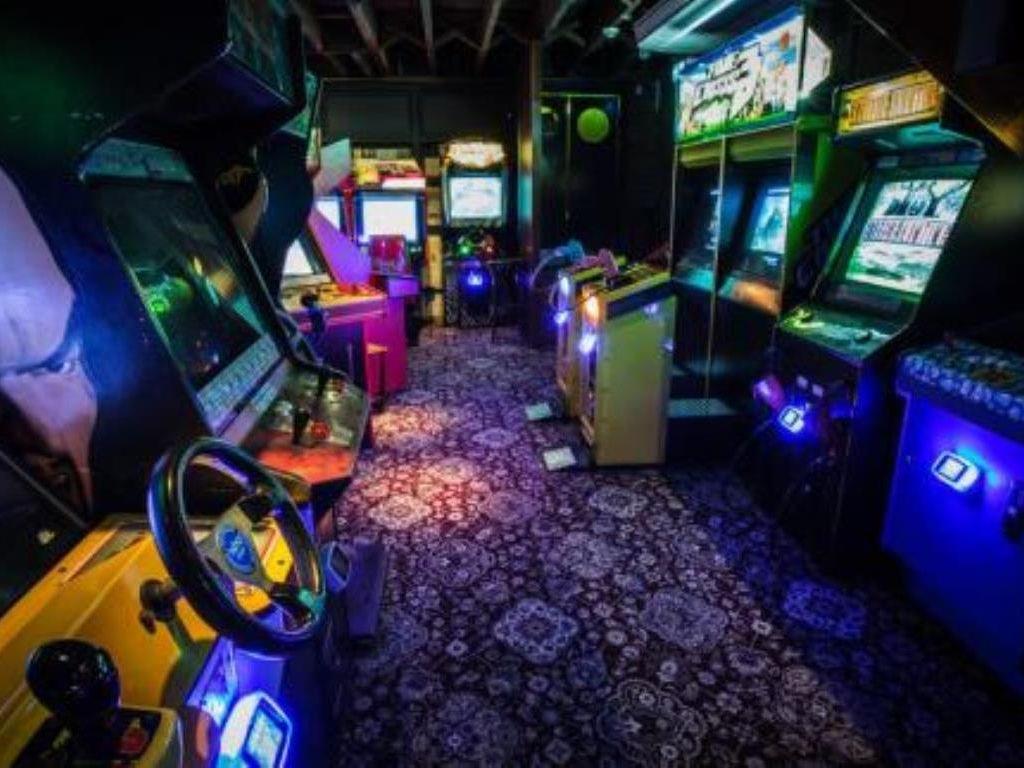 Super Session Wednesdays at Palace Arcade 2020 | UpNext