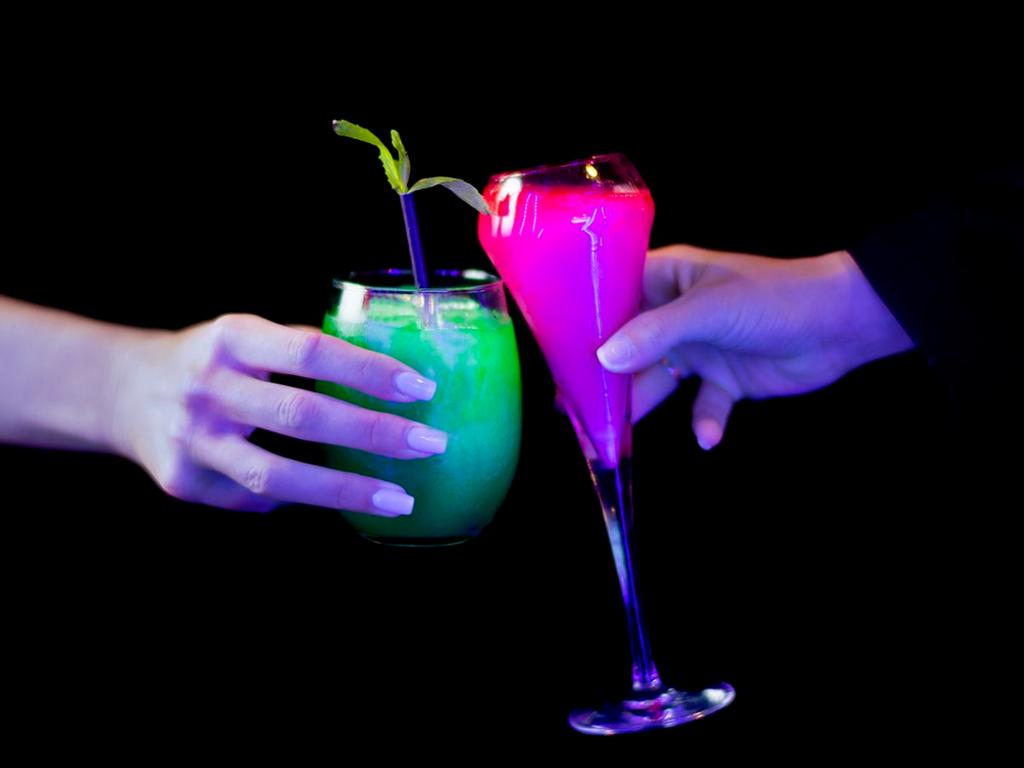 UV glowing cocktails at Sheraton Grand Hyde Park 2022 | UpNext