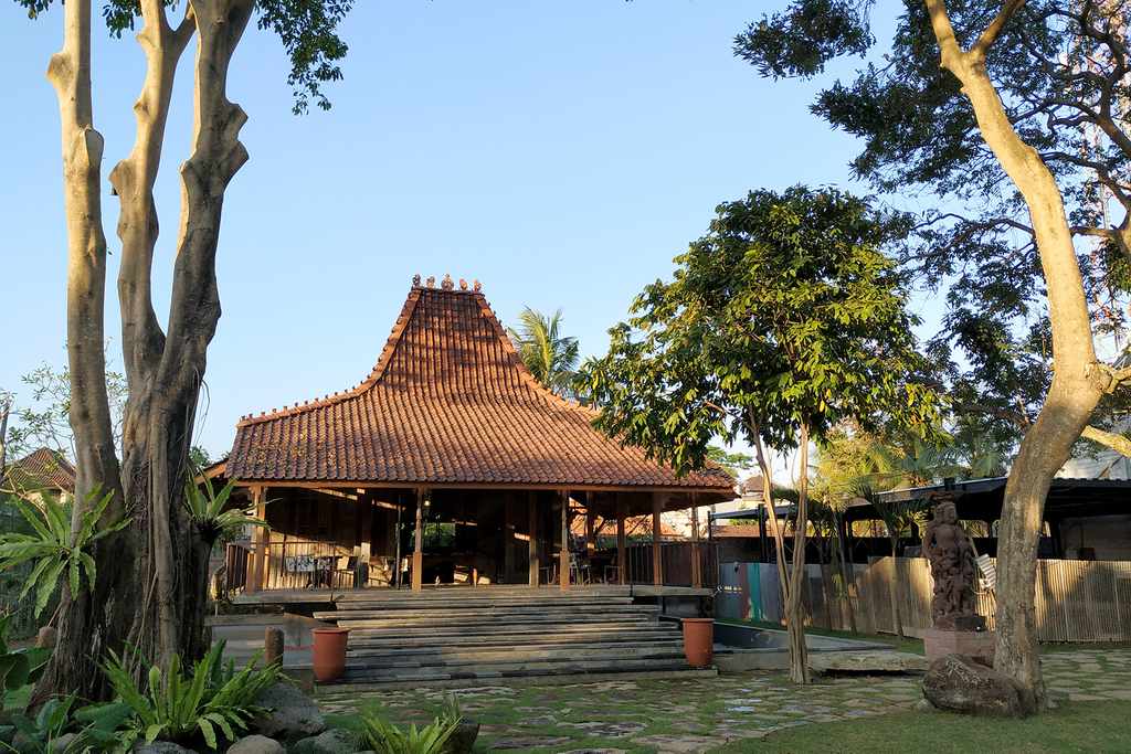 Natisa Jones at Tony Raka - Fumes