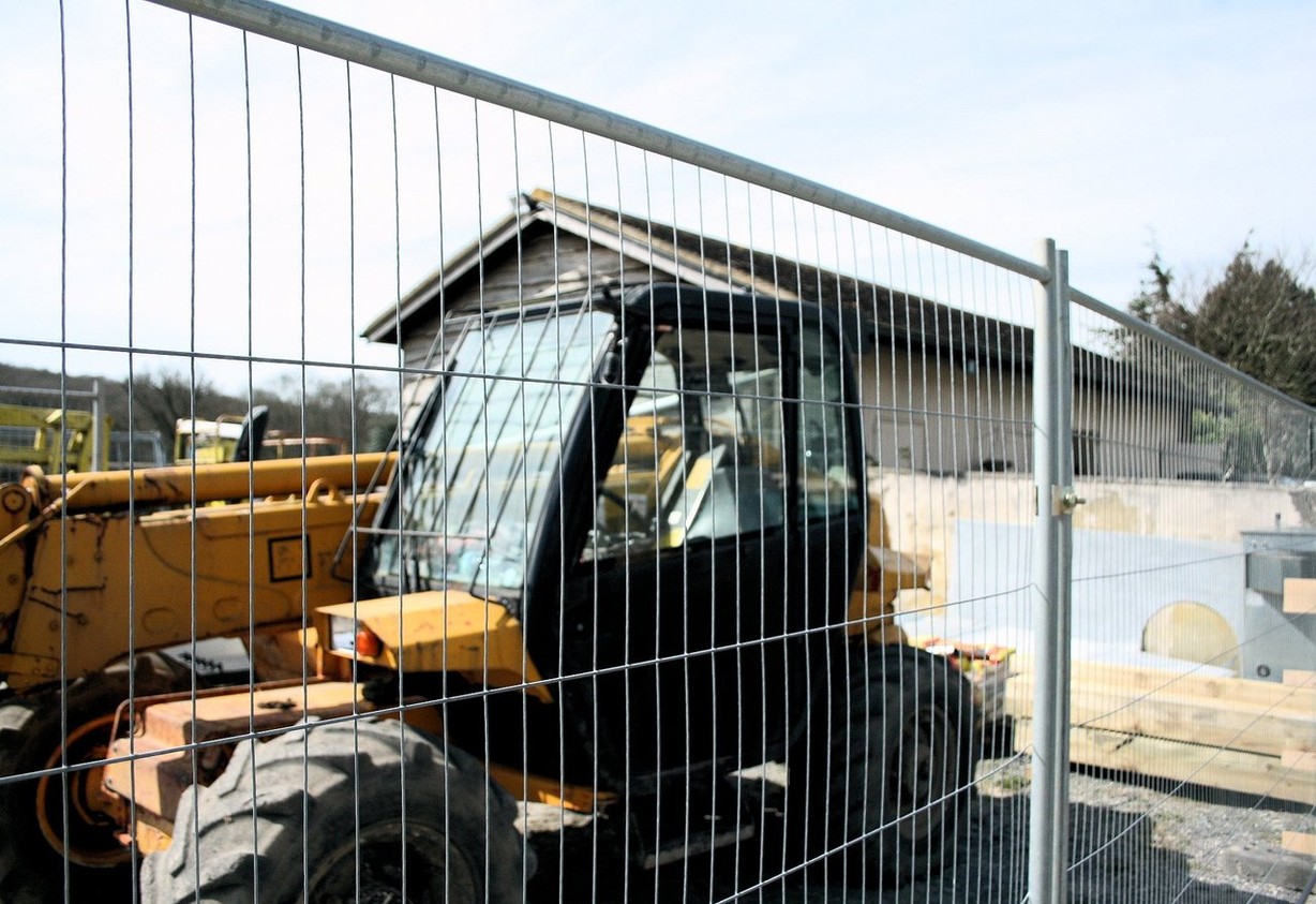 Construction Site Security Fencing - An Ultimate Guide | SafeSite ...