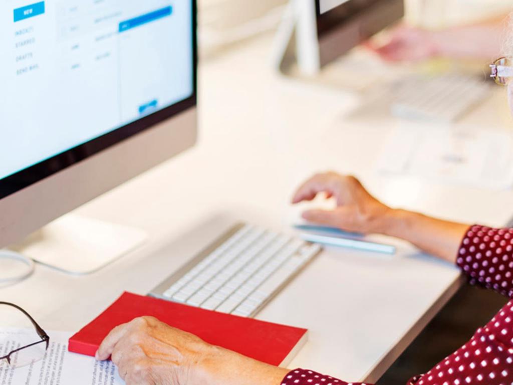 Tech Savvy Seniors - Computer Classes in Arabic 2023 | UpNext