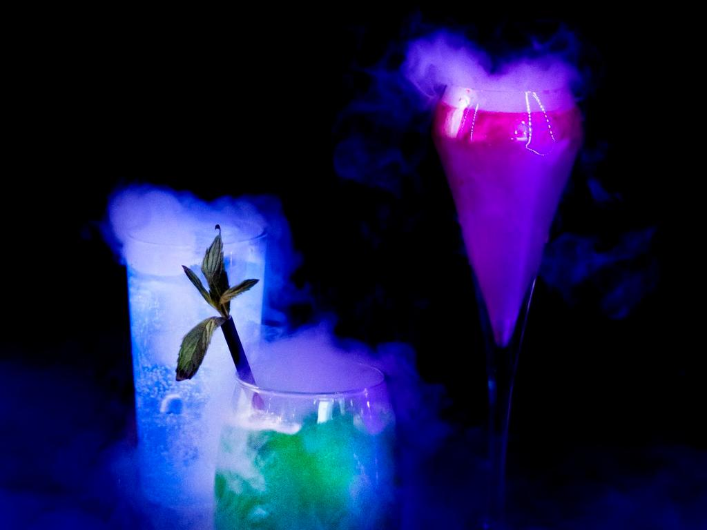 UV glowing cocktails at Sheraton Grand Hyde Park 2022 | UpNext