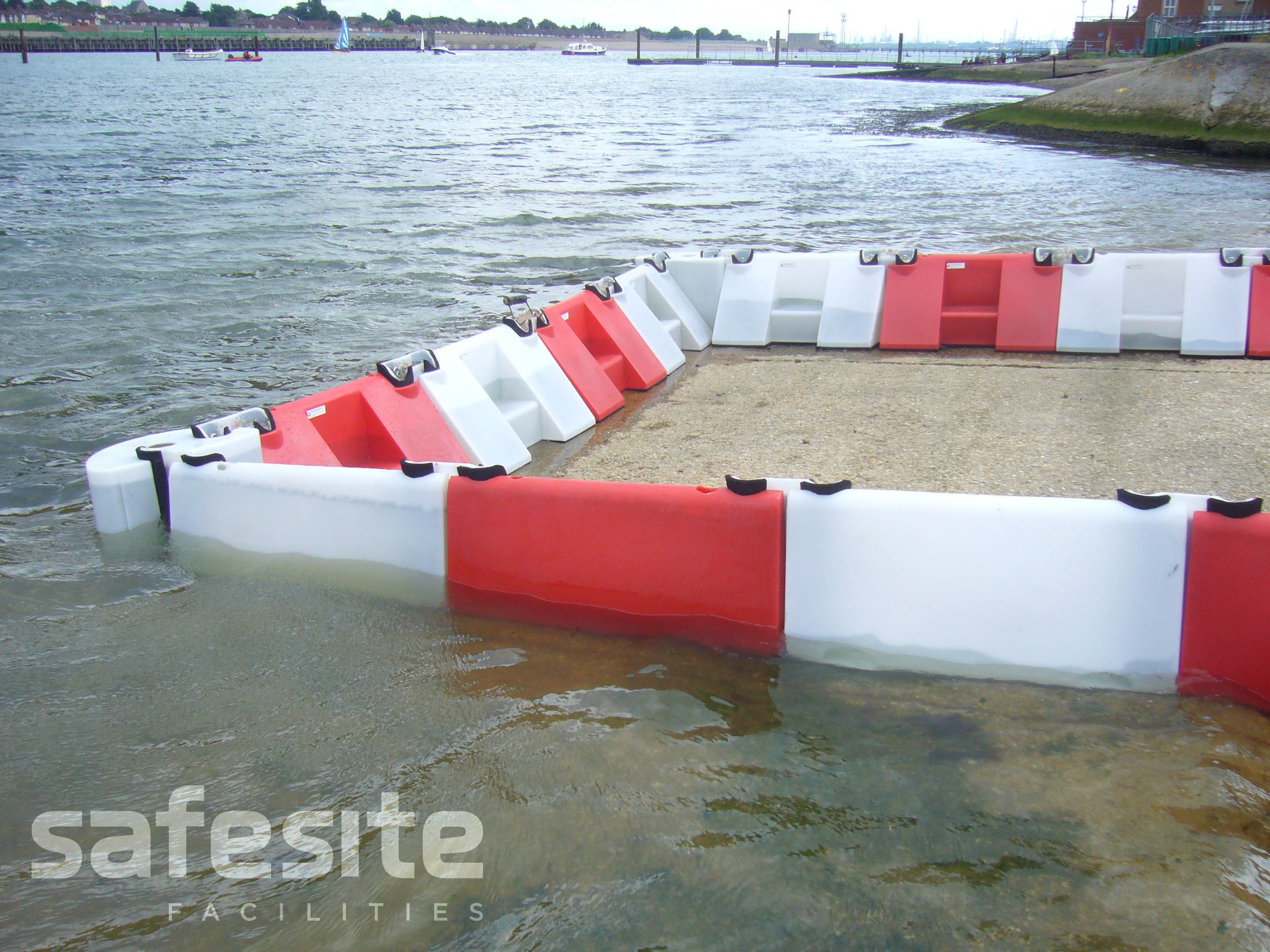 Comparing Sandbags with Plastic Flood Barriers - SafeSite Facilities