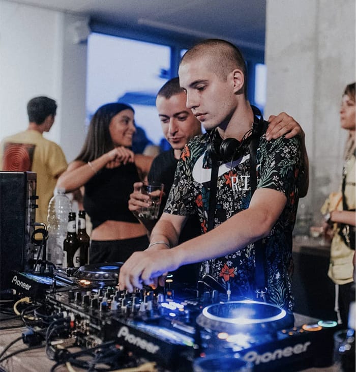 At Home – Simon Kaiser