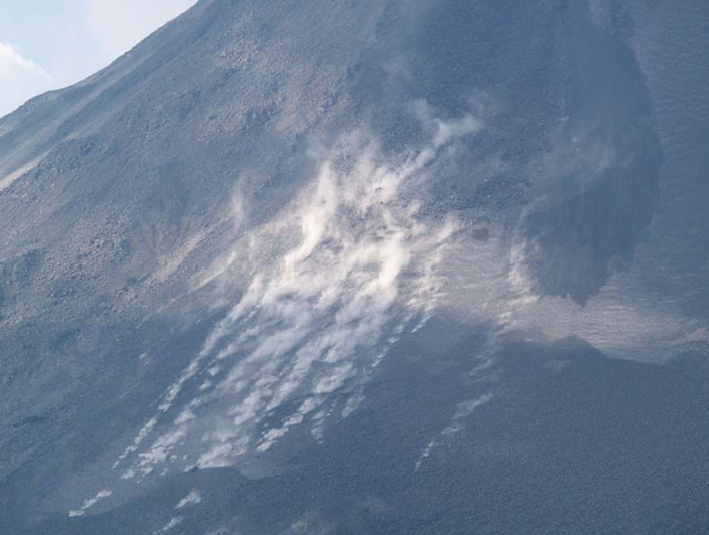 Arenal Volcano - May 2th, 2010 Avalanches Changes