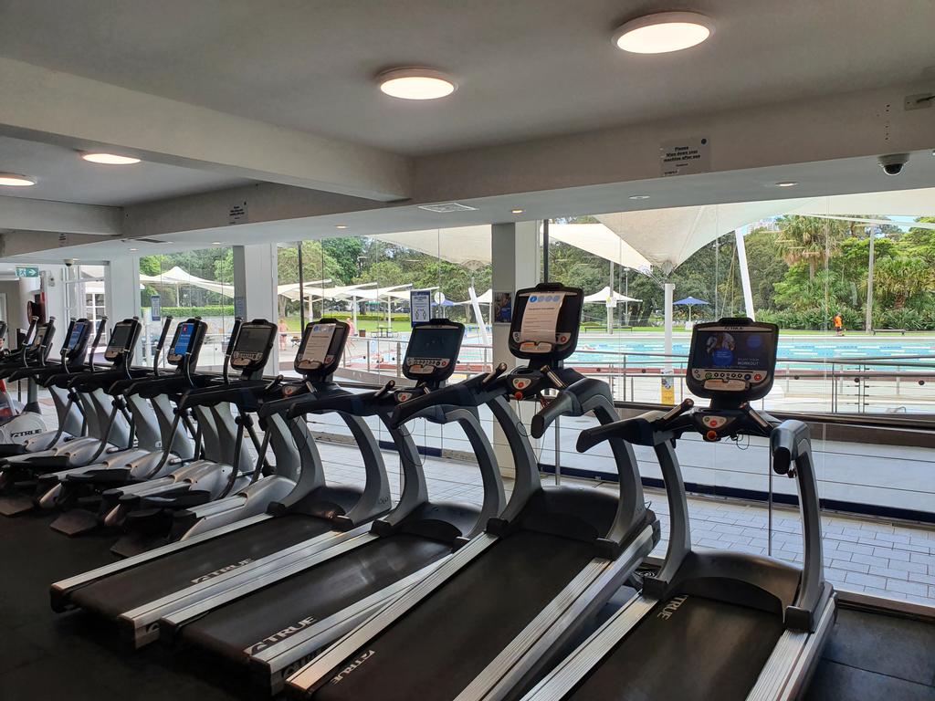 Victoria Park Pool welcomes international students 2021 | UpNext