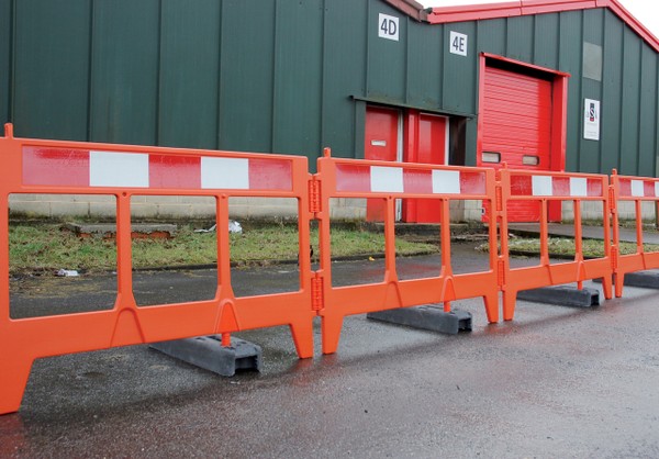 Plastic vs Steel Pedestrian Barriers - SafeSite Facilities