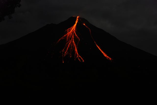 Arenal Volcano Photos - Most Recent Eruption Images