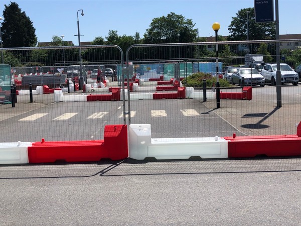 SafeSite SlotBlock Barriers with Fencing – Waltham Abbey - SafeSite ...