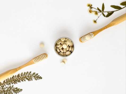 7 Zero Waste Toothpaste Options For A Healthier Smile [2022] | Radiant ...