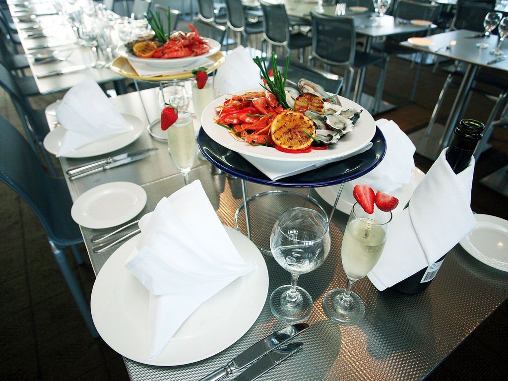 Lunch Cruise in Sydney Harbour with Magistic Cruises 2020 | UpNext