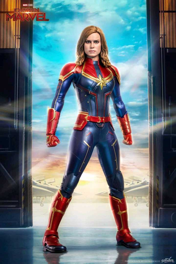 Hot Toys Captain Marvel 1 6 Action Figure Figround Hot Toys Captain Marvel 1 6 Action Figure Figround