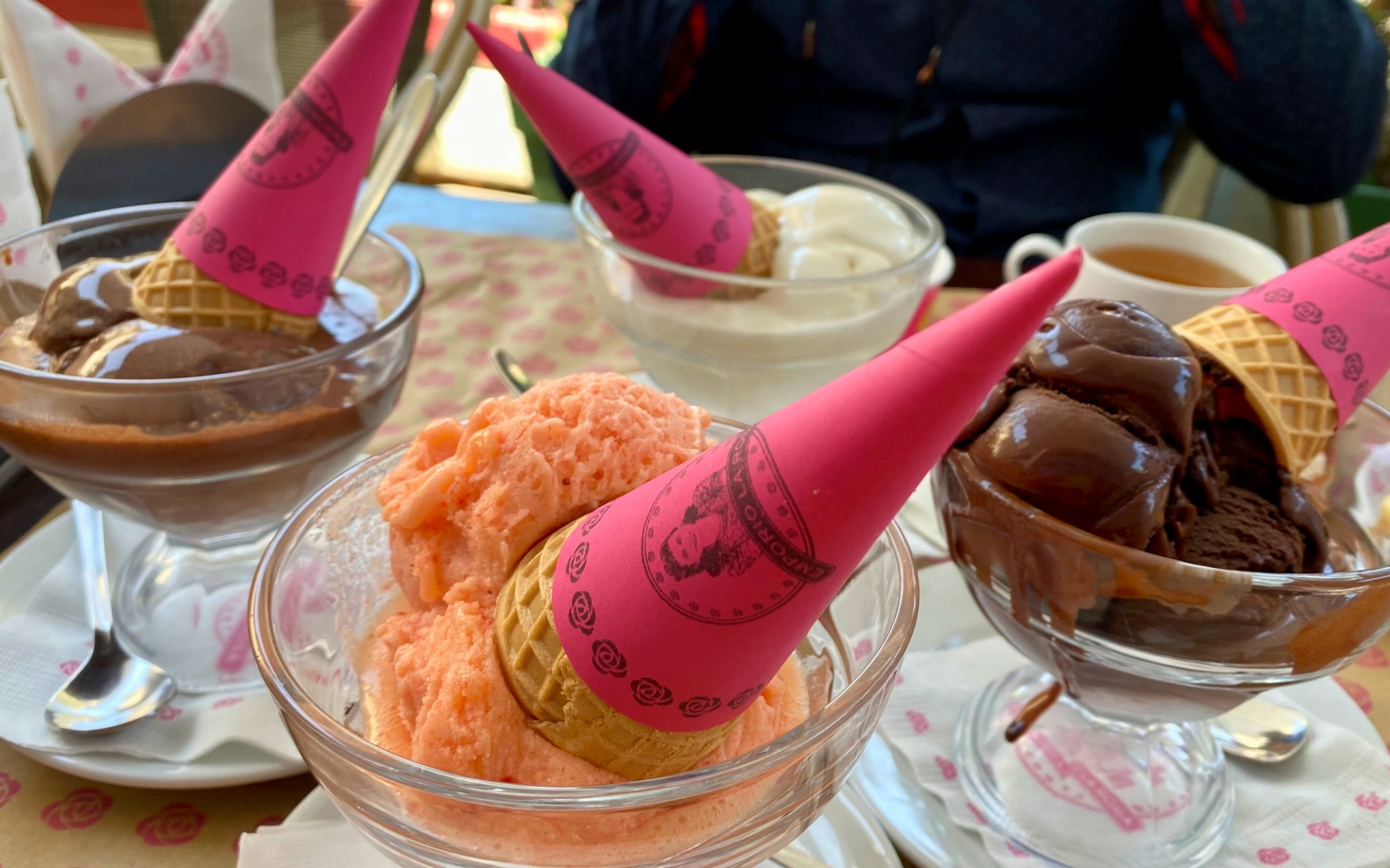 Emporio La Rosa regala 1 años de helado