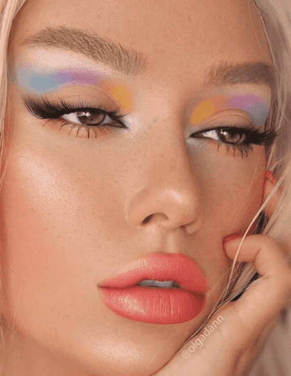 Maquiagem Colorida: Confira inspirações, como combinar as cores e muito ...