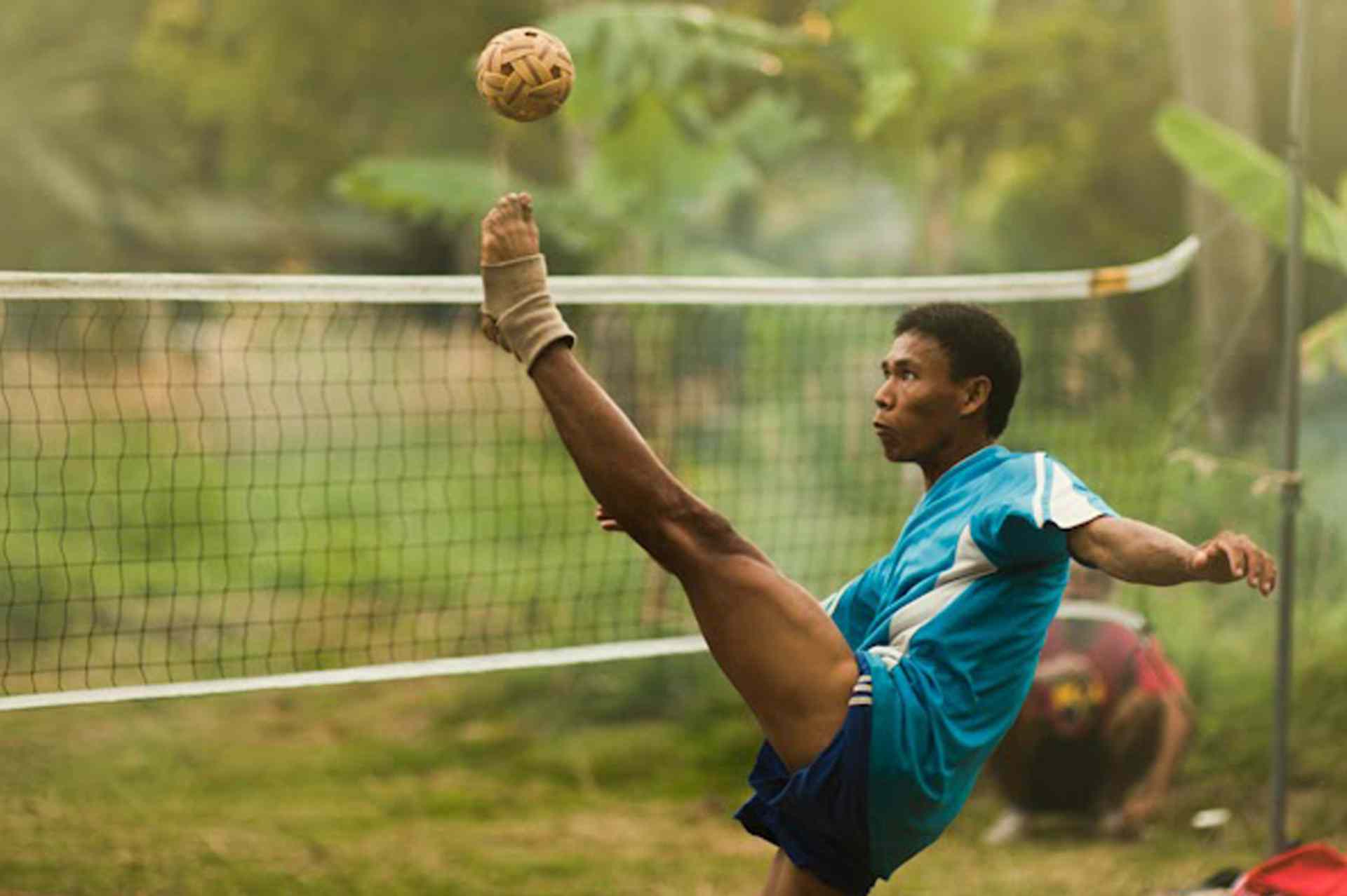 Sepak Takraw - Fumes