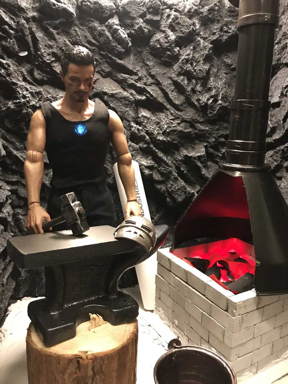 Iron Man Making His Armor | Figround