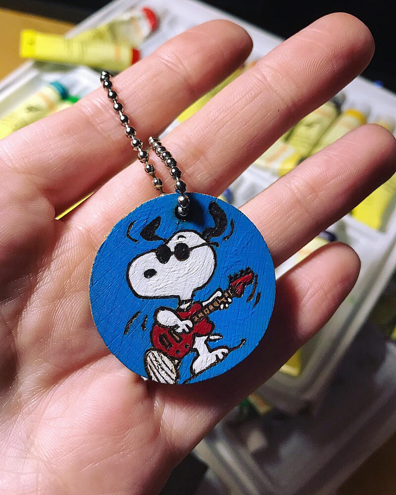 Snoopy rockstar keychain — Petraki Art