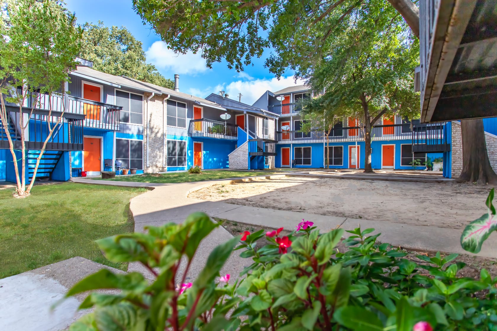 Villa Encanto Apartments - Dallas, TX