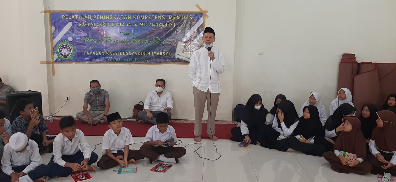 Mari Menulis Sejak Dini - YARSYI